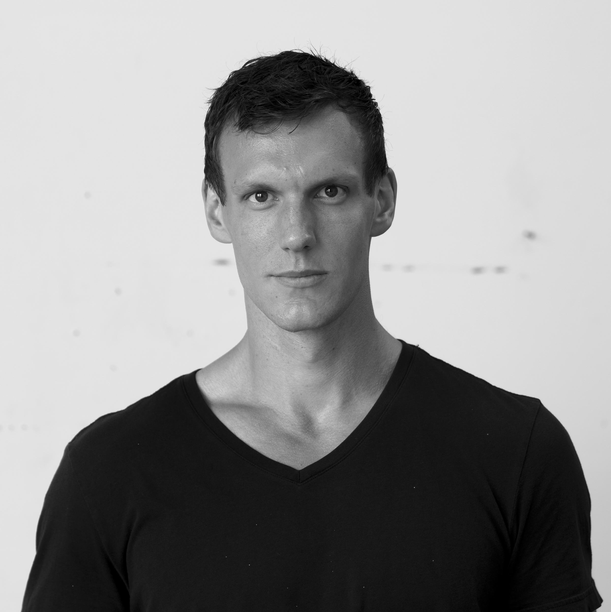 J Louis: Portraits of Elegance – Principle Gallery